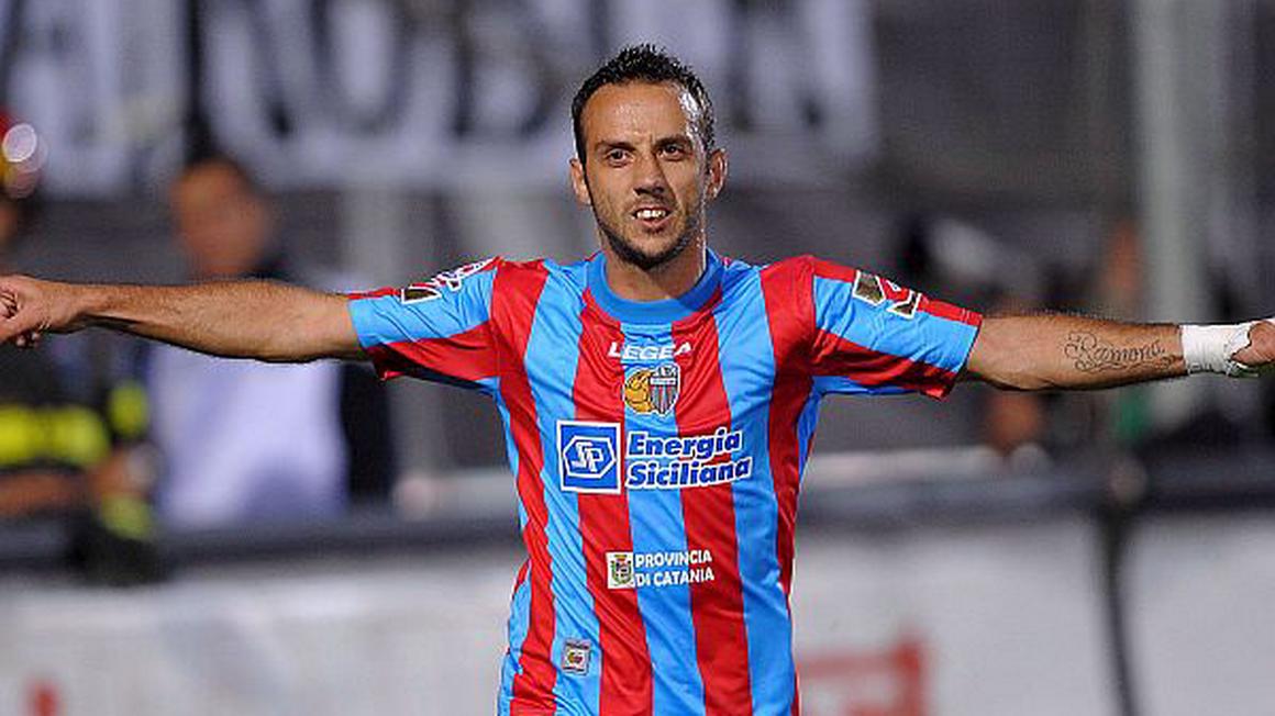 Video: Ko bi se vratar najraje udrl v zemljo ... - RTVSLO.si