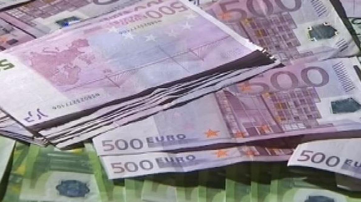 Kdo vse je denar skril v davčnih oazah? - RTVSLO.si