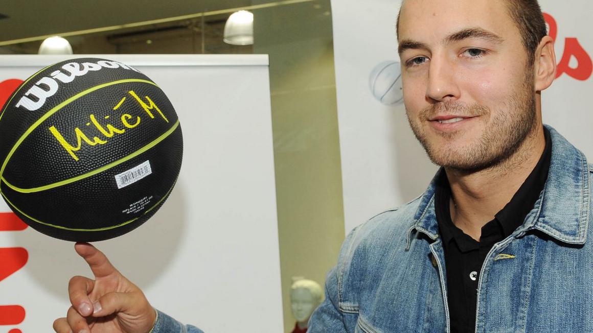 Miliču let čez avto naslednje leto preprečil let čez lužo - RTVSLO.si