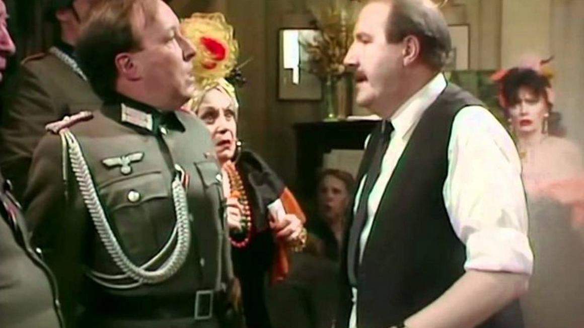 Umrl je Gorden Kaye, nepozabni René iz serije Alo Alo - RTVSLO.si