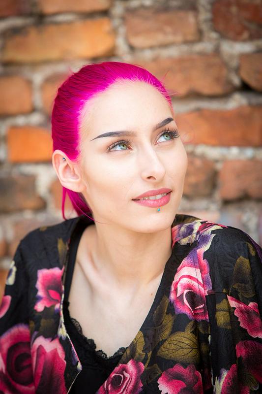 Poslušamo - Raiven: Magenta - RTVSLO.si