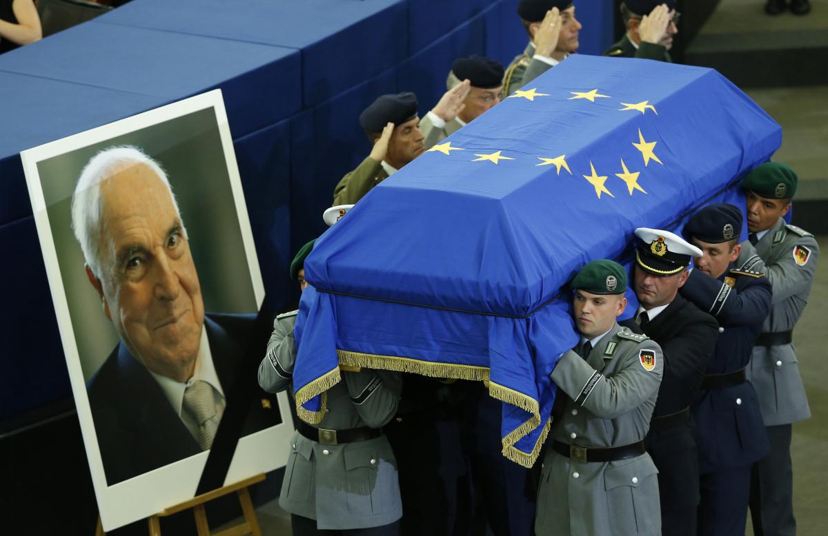 The Flag of Europe adorning the casket of former Federal Chancellor of ...