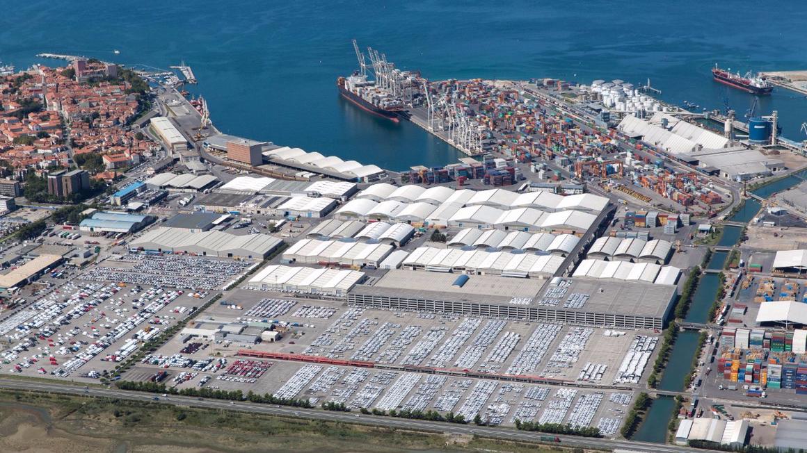 In 2017, 22.3 million tonnes of goods handled in the Port of Koper ...