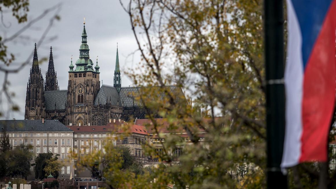 V 2019 se bo praški grad kitil s slovenskimi umetninami - RTVSLO.si